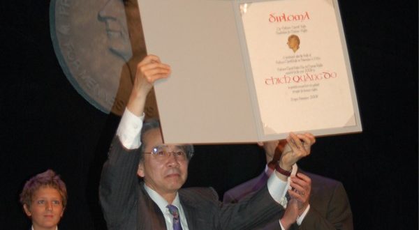 Vo Van Ai receives 2006 Rafto Prize in Bergen, Norway on behalf of ...